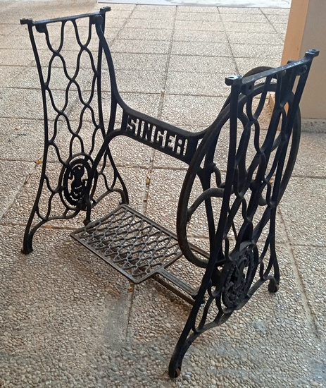 Mesa de máquina Sínger rueda grande - Andanadv